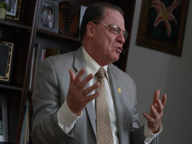 "Manos limpias" para el manejo de fondos pide psiquiatra, Javier Uclés ...