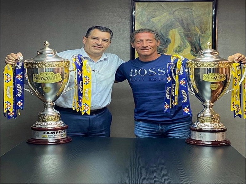 Pedro Troglio renueva por un año con Olimpia