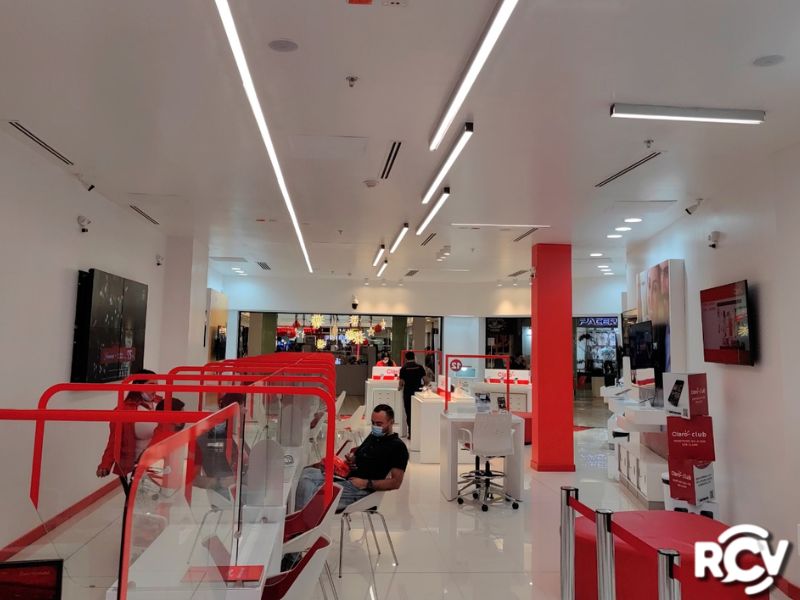 Claro inaugura su tan esperada tienda remodelada en Multiplaza, San ...