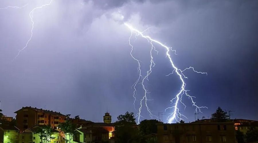 VIDEO|: Joven es alcanzado por un rayo en San Luis, Argentina