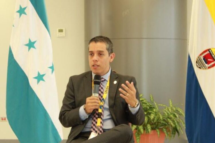 Rector de la UNAH denuncia a sindicalistas en el MP