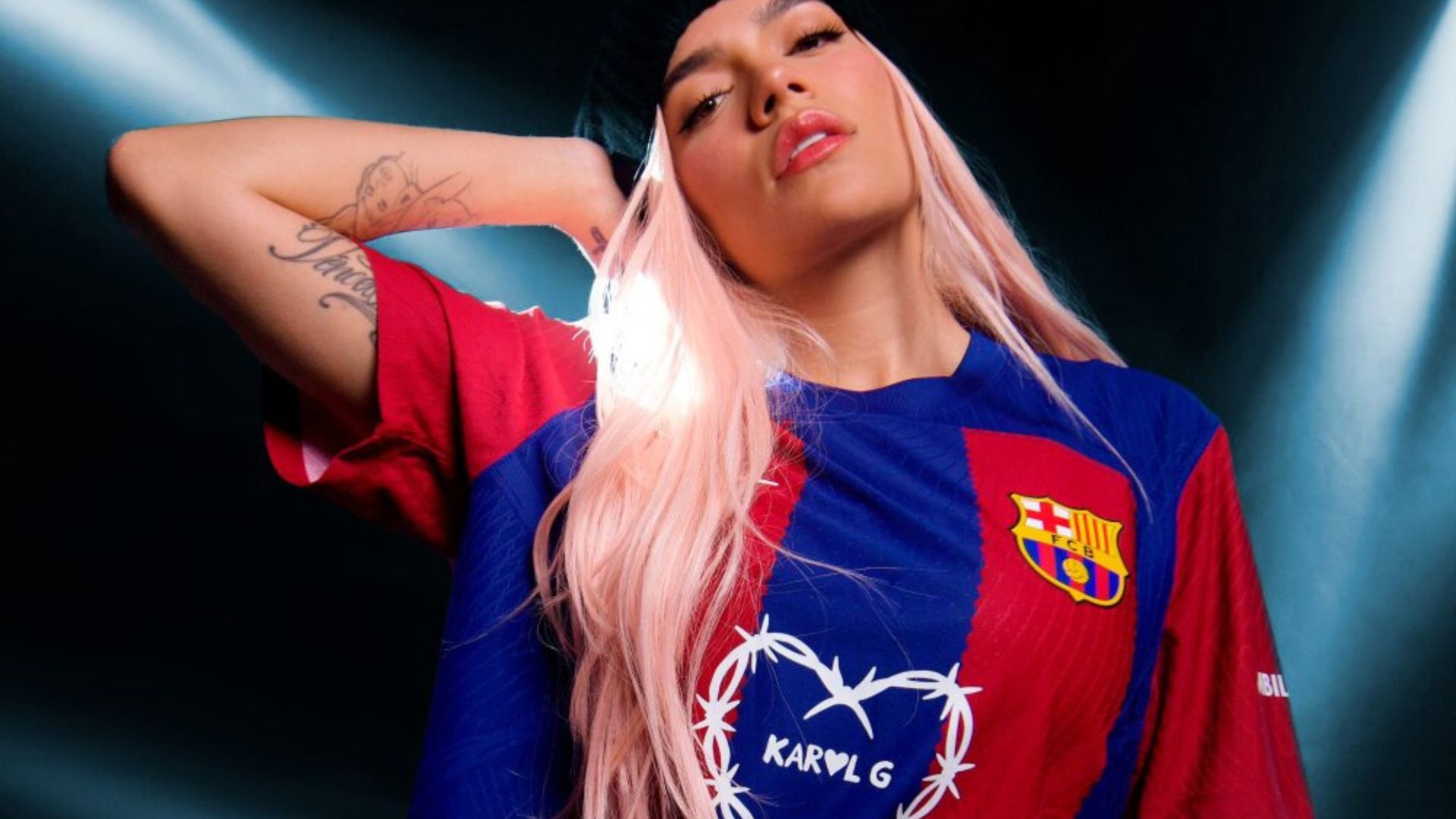 La nueva camiseta del FC Barcelona en colaboración con Karol G