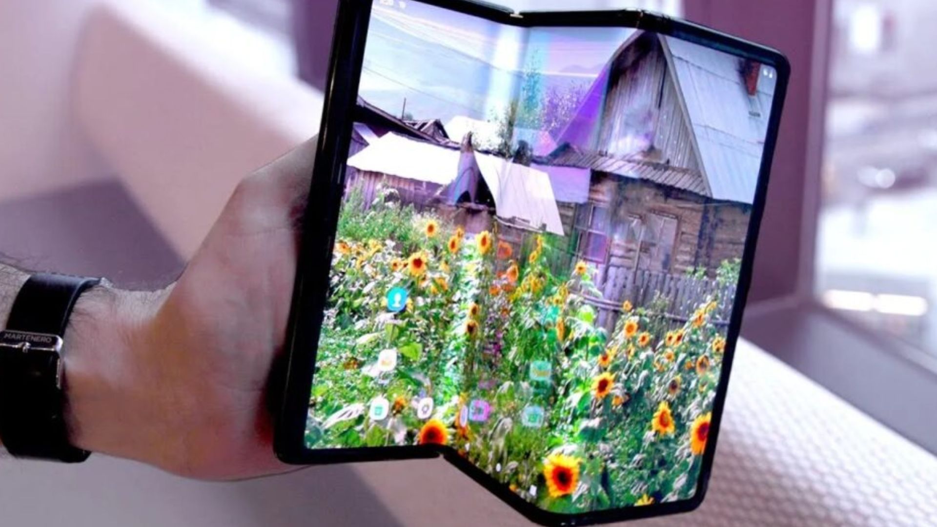 Huawei está trabajando en un móvil que se pliega en tres partes