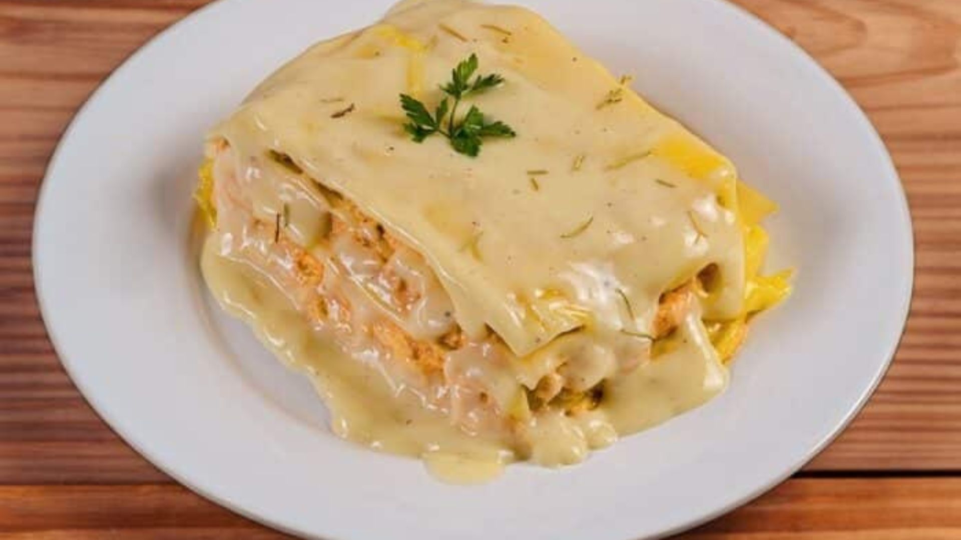 Lasaña de Pollo en Salsa Blanca, rica y fácil de hacer