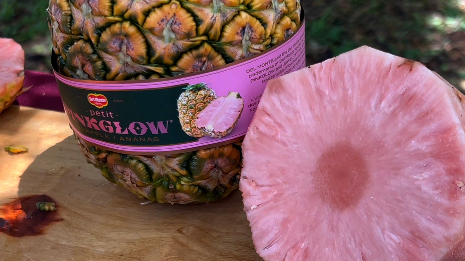 Las piñas de colores únicos que solo se cultivan en Costa Rica