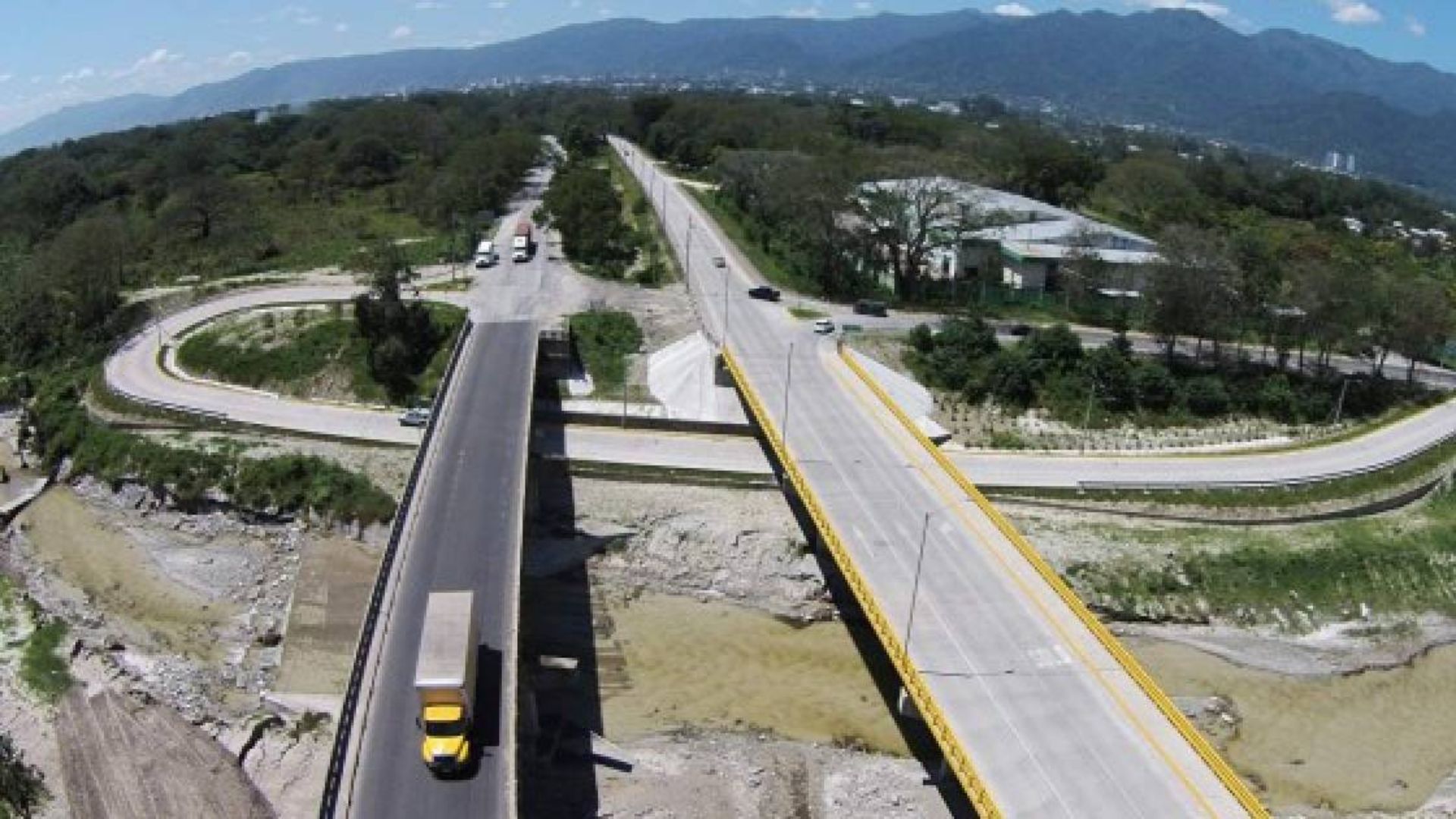 Hombre muere en accidente vial en anillo periférico de SPS