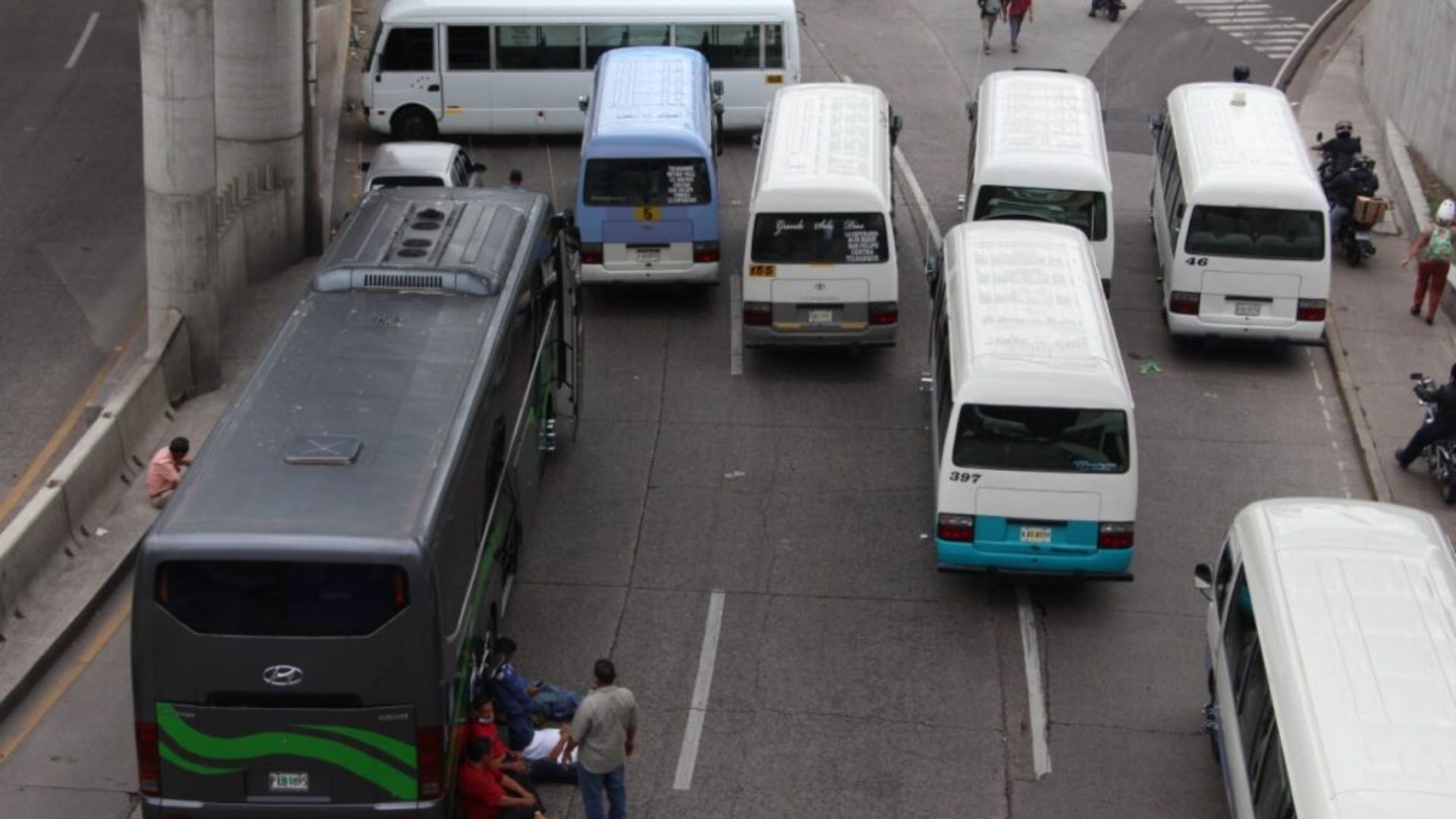 Transportistas amenazan paralizar unidades por falta de subsidios