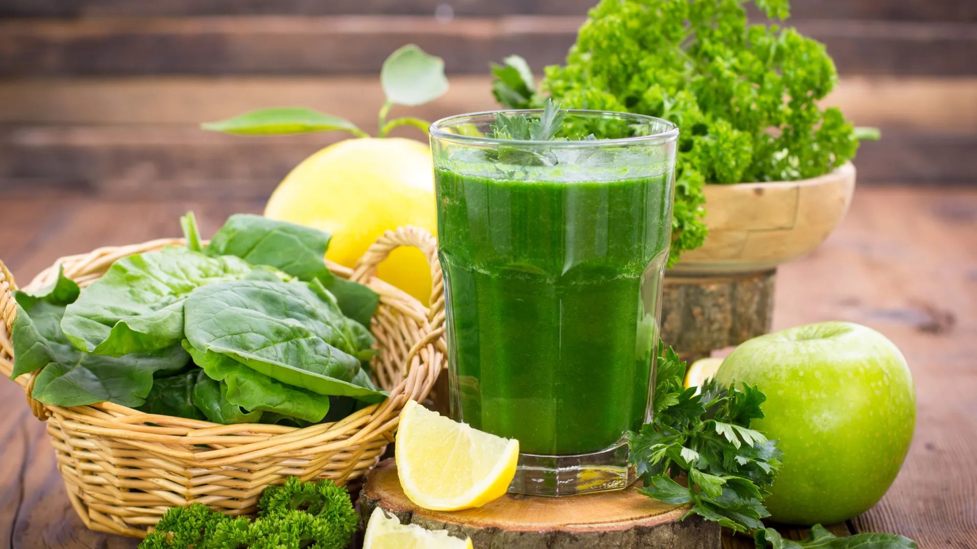 Cinco bebidas naturales que te ayudan a bajar de peso
