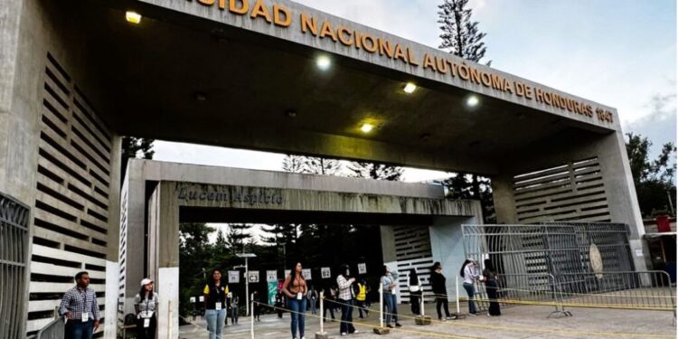 UNAH concluye prueba PHUMA para hondureños fuera del país