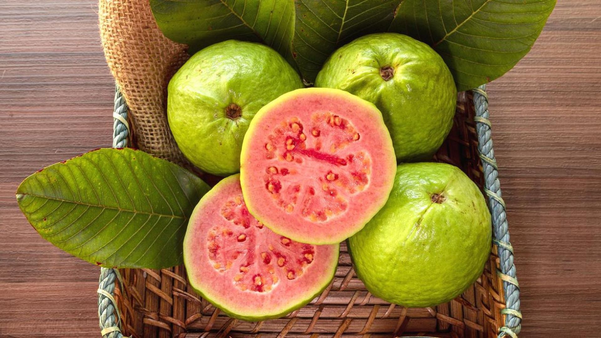 ¿Sabías que la guayaba es un superalimento para tu salud?