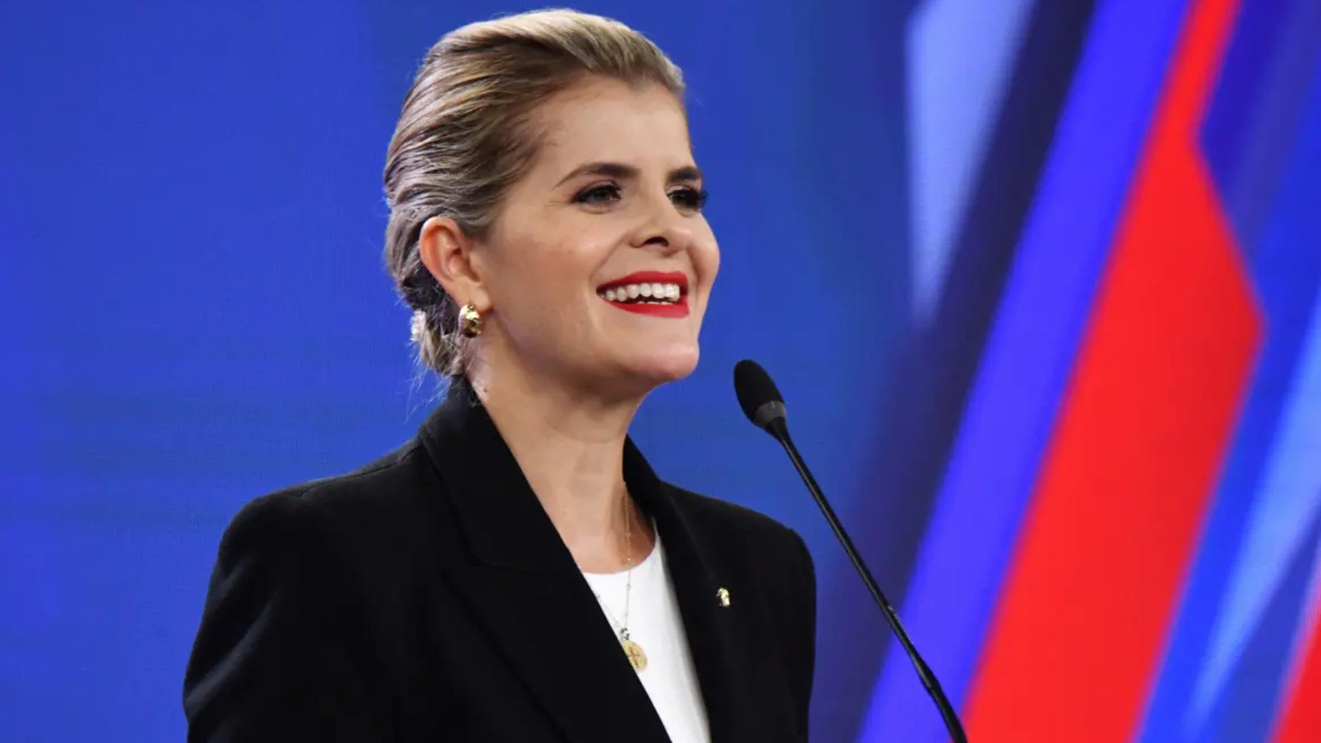 Laura Fernández lidera y se encamina a ganar en primera vuelta