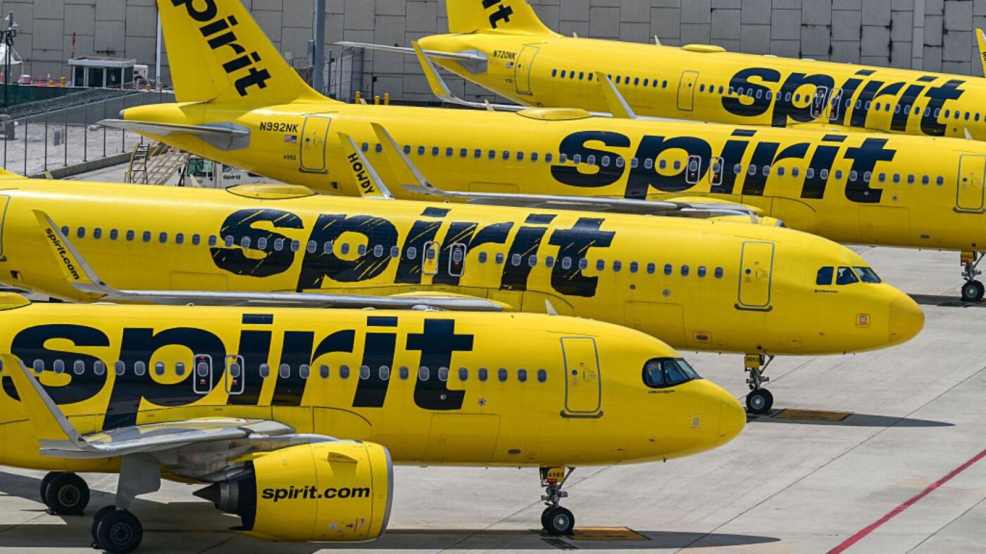 Extrabajadores demandan a Spirit Airlines por impago de salarios