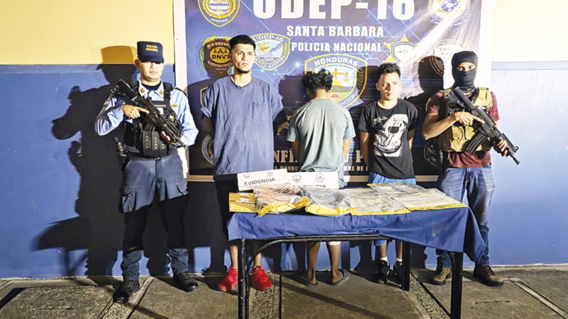 Capturan a tres personas con casi un millón de lempiras vinculados al ...